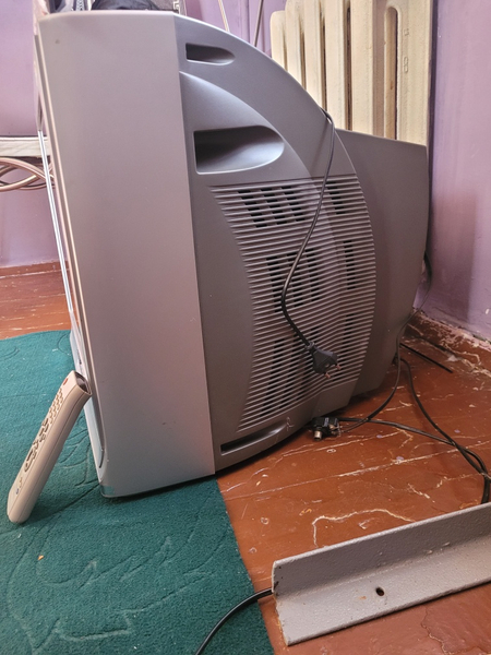 Televizor samsung tuneri bilan ishlashi zo\\\'r. Narxi kelishamiz