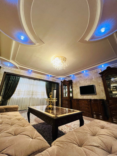 Продается своя метро ойбек 4 х ком