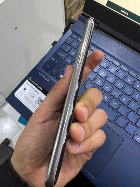 Samsung J5 2015 holati o'rta