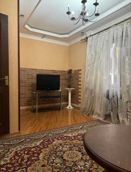 Продаётся  1/2/4  квартира  Ц-2 Алайский  Br04
