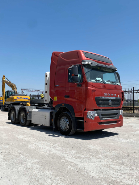 Седельный тягач Sinotruk Howo-T7H 6x4 CNG (пневмо)