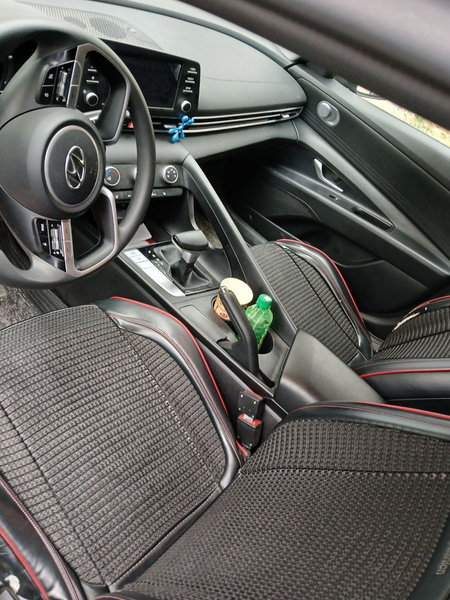 Hyundai elantra sotiladi