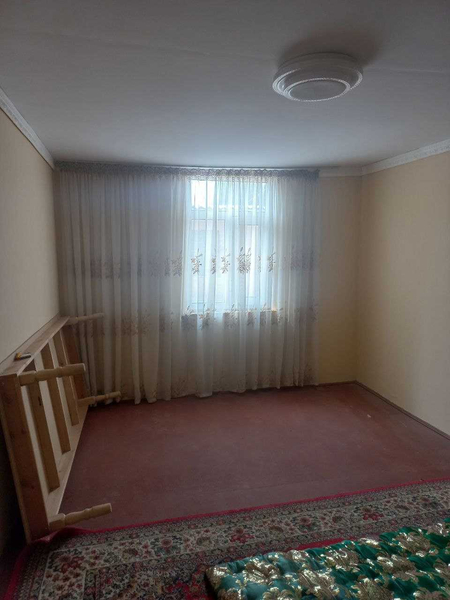 Ховли  сотилади .