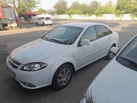 Автомобил ласетти