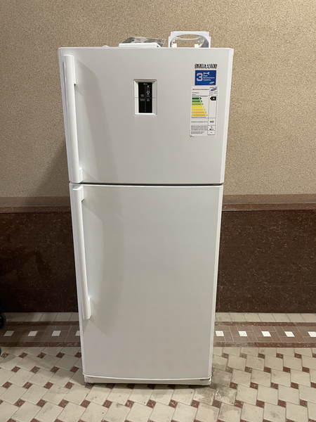 Холодильник Samsung (410 литр). Корейская сборка. Состояние отличное.