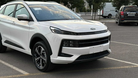 Tracker dan zerikkanlar uchun Jac JS6