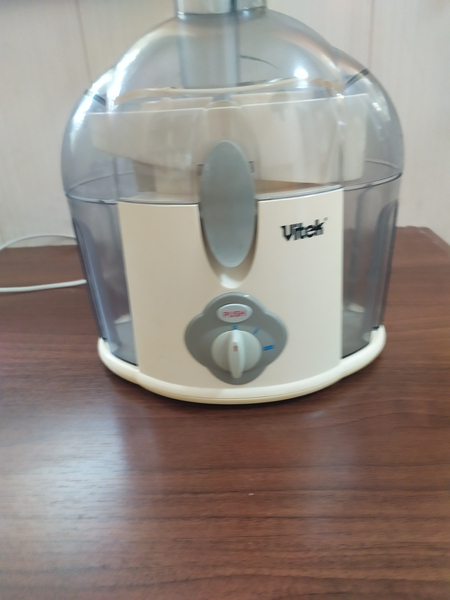 Продам соковыжималку Vitek Б/У.