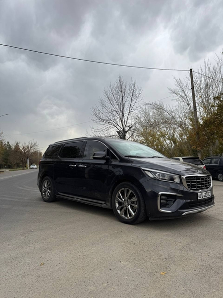 Kia carnival sotiladi
