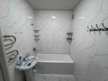 Карасу-6 3-комн 3/9 85 м² балкон 2х6 комн и с/у раздельные средняя