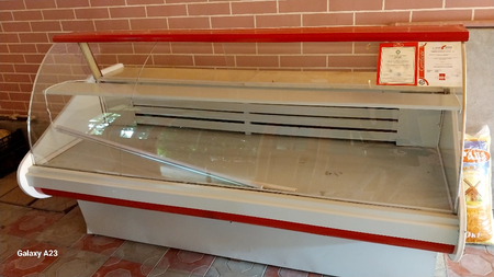 Vitrina xoladelnik 2mt kelishamiz