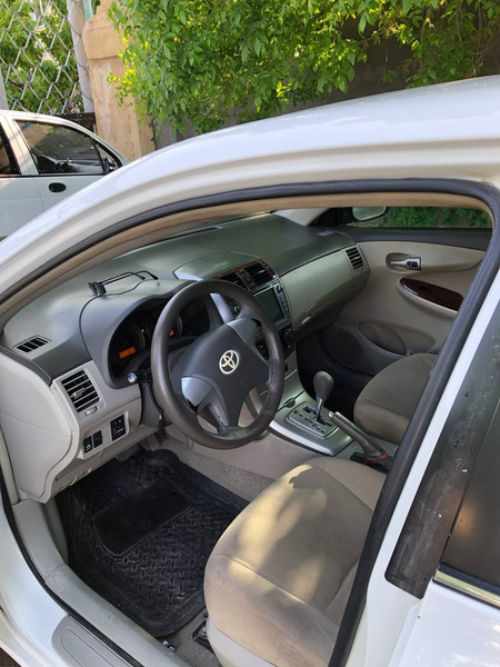 Toyotta corolla 2008 sotiladi srochna
