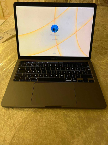 APPLE MacBook Pro (13 дюймов 2020 г четыре порта Thunderbolt 3)