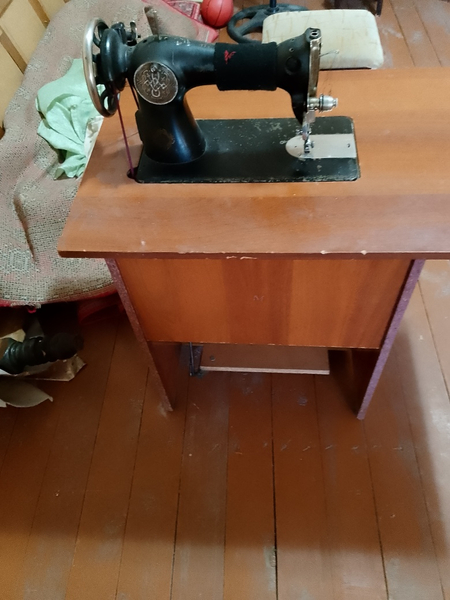 Tikuv mashinasi sotiladi
