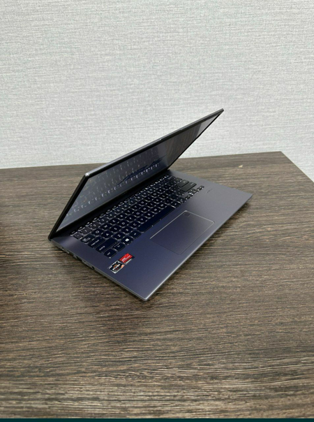 Premium ultrabuk Asus vivobook Rezen 3 (core i5)