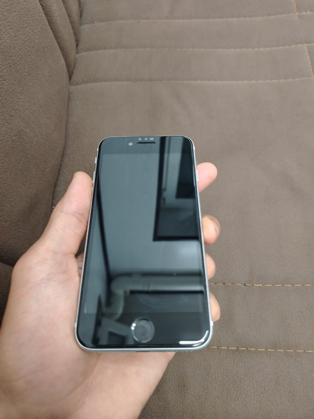 IPhone SE продаётся