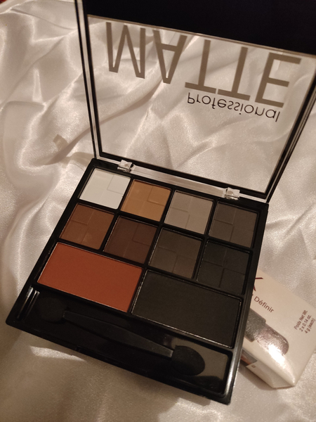 Палетка теней от Matte professional