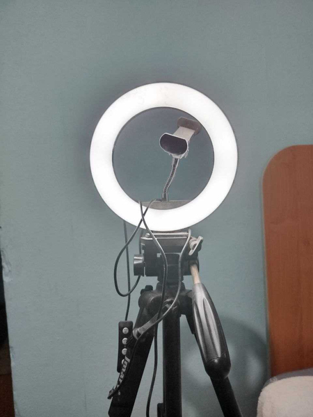 Lampa svetilnik b/ sostayaniya xoroshiy