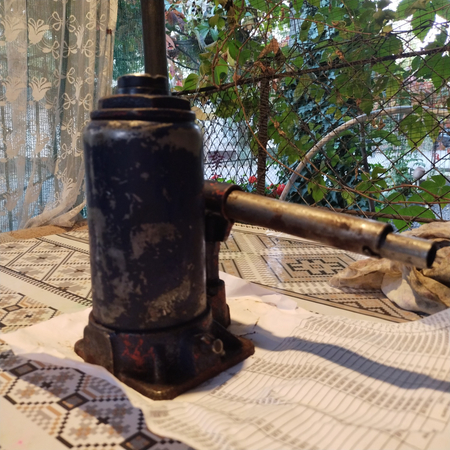 Домкрат 10 тонник