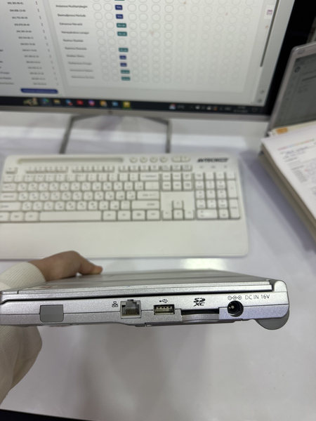 Panasonic Yaponskiy kopmyuter CORE i5