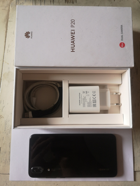 Рабочий телефон  Huawei P20 состояние на фото