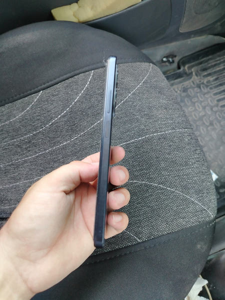 RADMI note 12 sotiladi 8 ga 128 sost yaxshi
