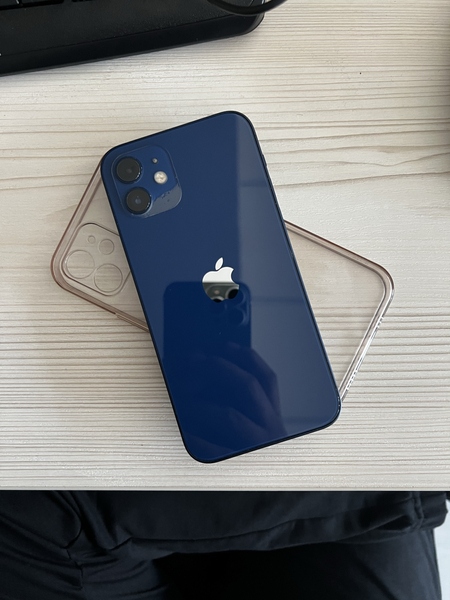 Iphone 12        .