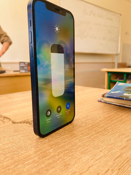 Iphone 12 ideal holatda