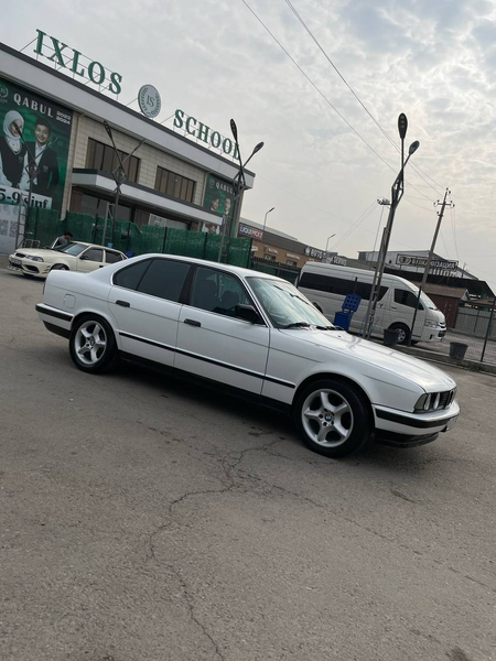 Продается БМВ е34.