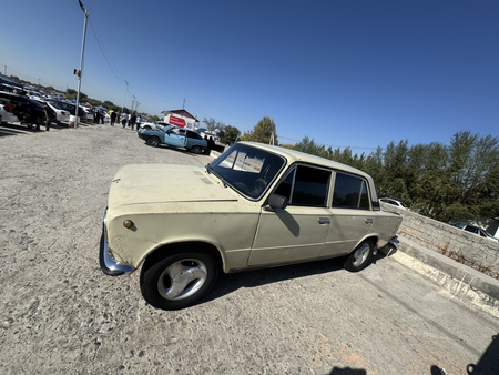 Vaz 21011. Yili 1985. Metan gazi bor texpaspurtda ruxsatiyam bor.