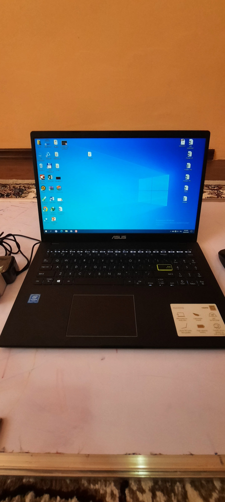 Nootebook ideal holatda yangidek srochno sotiladi