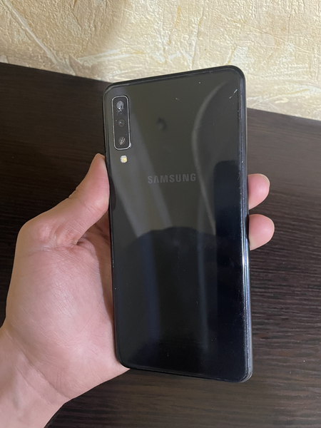 Samsung galaxy A7 4/64gb
