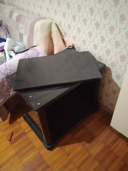 Стол для телевизора