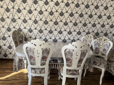 Продам стол,8 стульев и 2 кресла