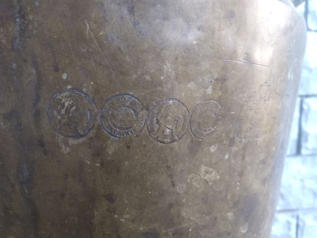 Samovar sotiladi qadimiy
