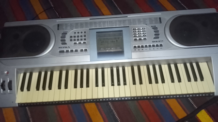 Yamaha skb 611 sintizator