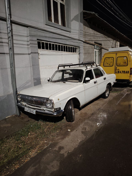 SROCHNA Volga Gaz 2410  sotiladi gazlari bor