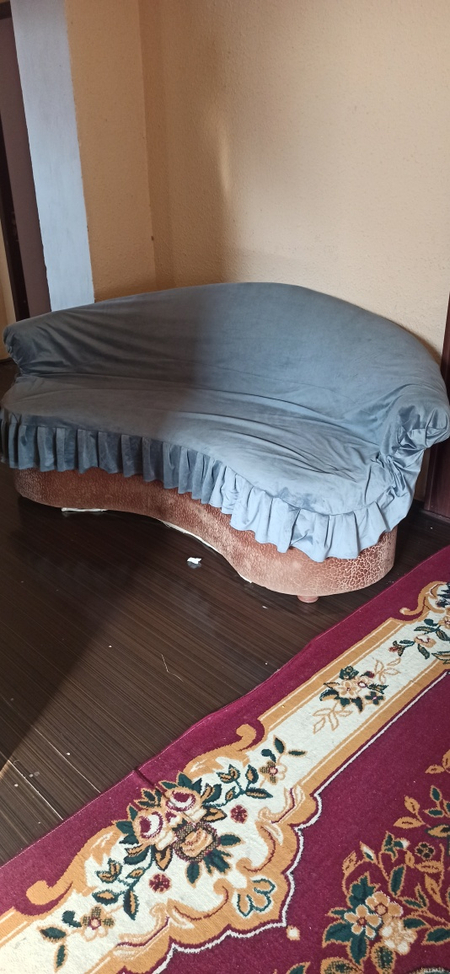 Oy shaklinda divan 250 ming som