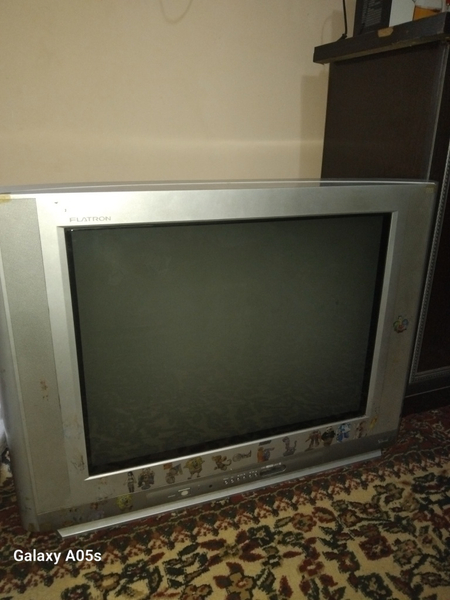 sotiladi TV uzuni 80 eni 60