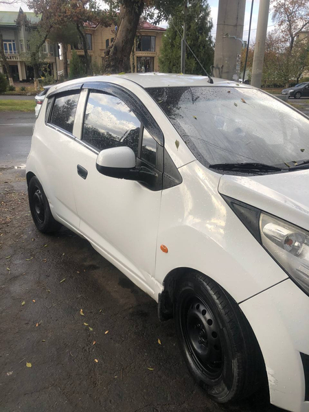 Suxoy arenda spark 2011y 1-pazitsa zalok 300$ kunlik 160.000 somdan.
