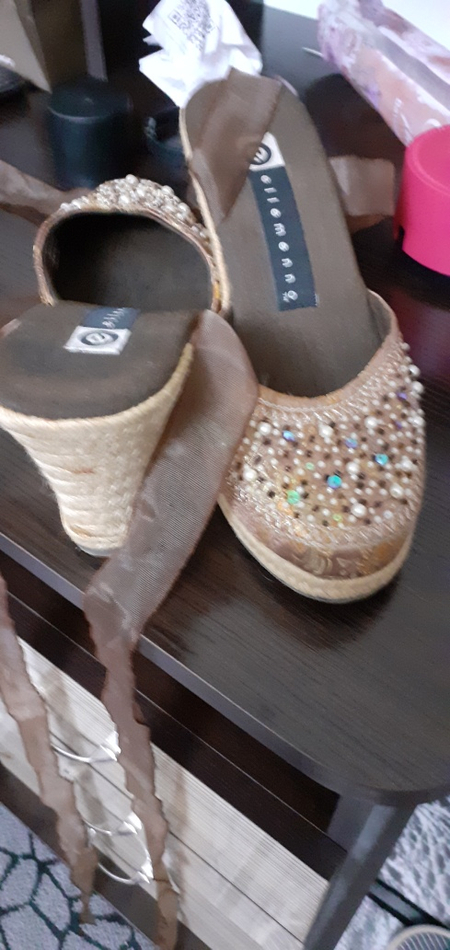 Женские босоножки