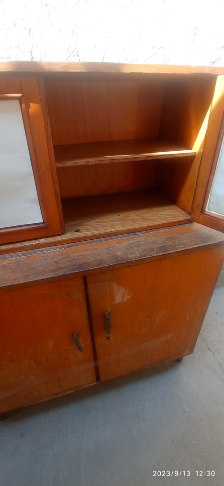 Продам советский кухонный буфет
