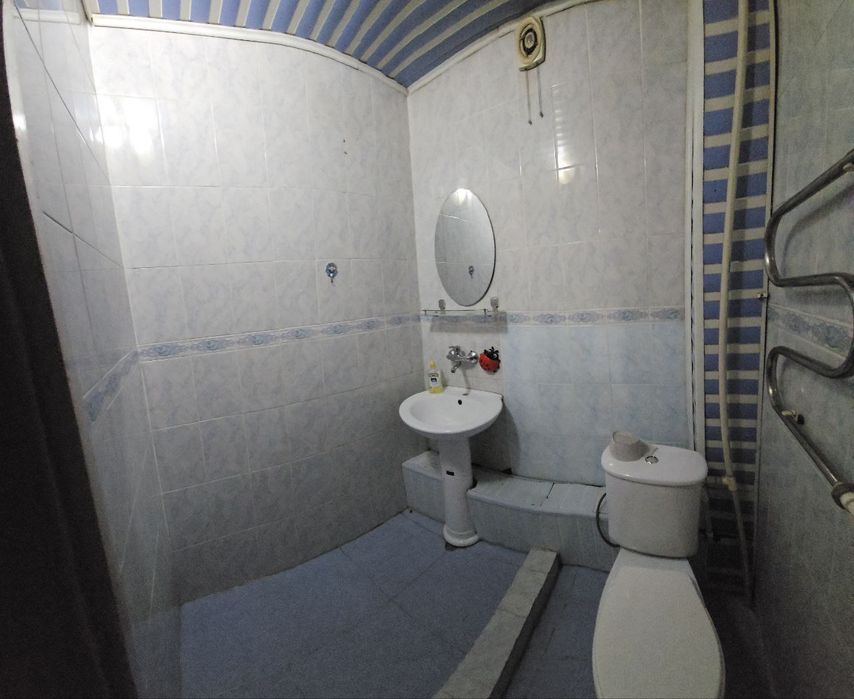 .Продам 2комнатную квартиру 1этаж разделный кирпич 45м2 Фархадскийрыно