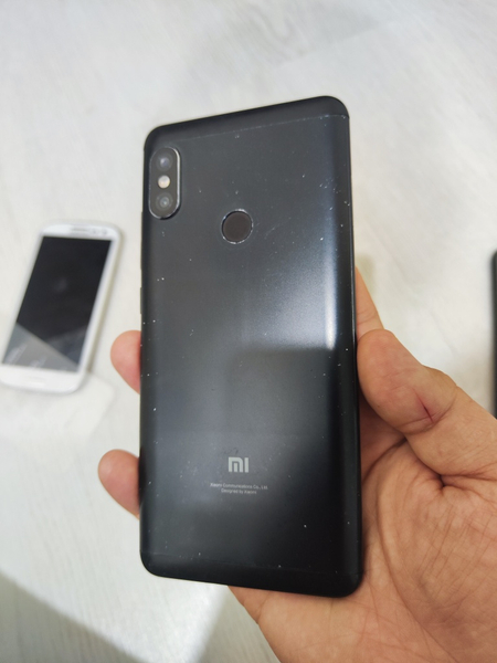 Redmi Samsung telefonlar sotiladi