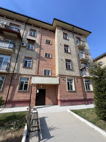 Продается квартира карасу 1.  2/1/4
