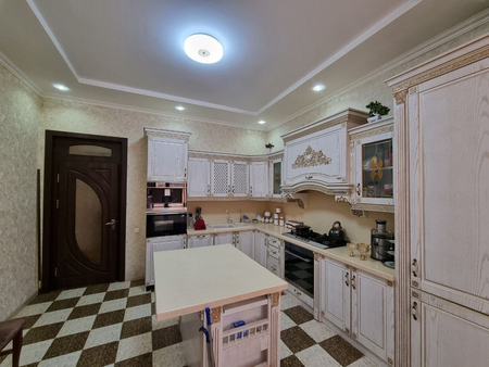 Срочно! Продаётся большой дом на 2 семьи в районе гор.Больница