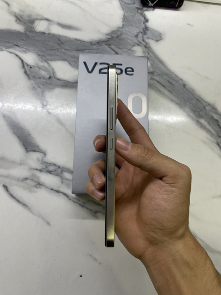 Srochno vivo v 25e 8/128