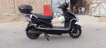 Sukuter Tesla madeli