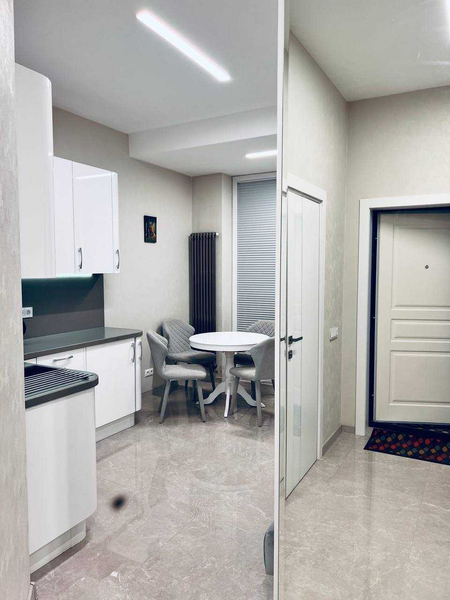 Алайский• 3-комн • 90 м² • этаж 3/5 • [ЖА:002]