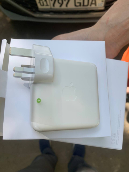 Быстрая зарядка для MacBook  61 watt бесплатный доставка