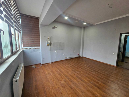 3 xonali 85m² 3-qavat sotiladi.